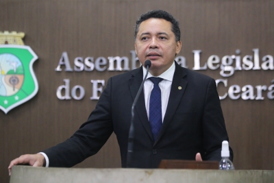 ALECE - Tony Brito pede concessão de integralidade e paridade a policiais